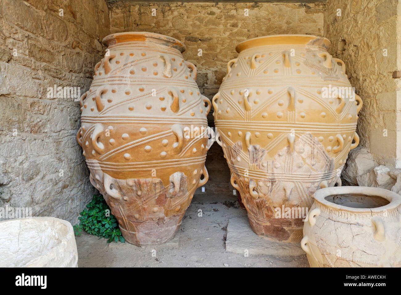 Clay vessels hi-res stock photography and images - Alamy
