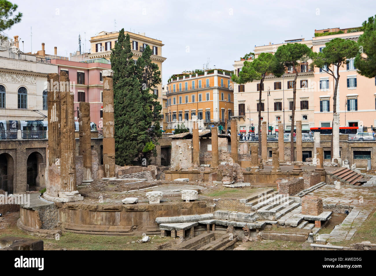 Excavation of temples from the Roman Republic period in Area Sacra del ...