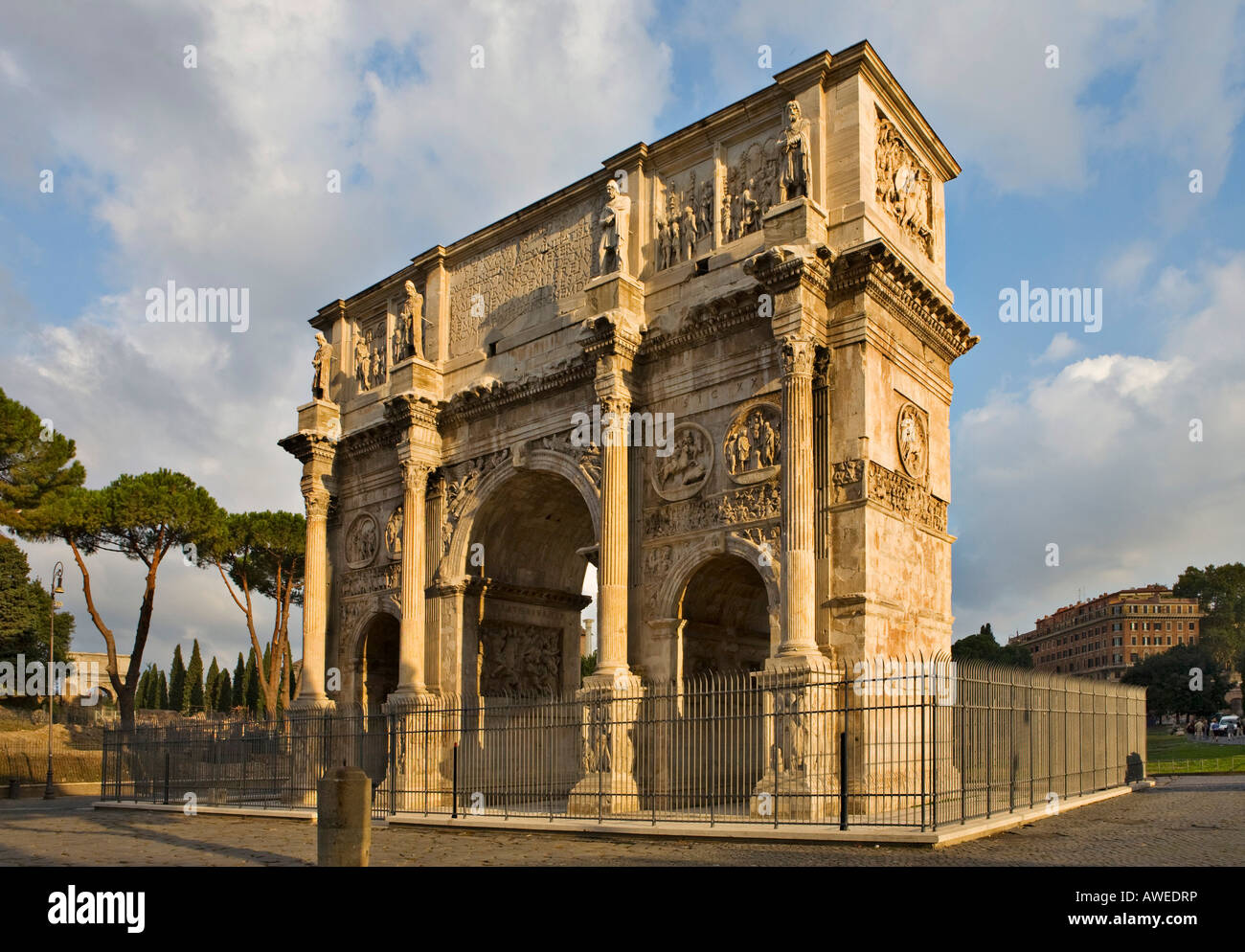 Antique photos architectural pillar hi-res stock photography and images ...