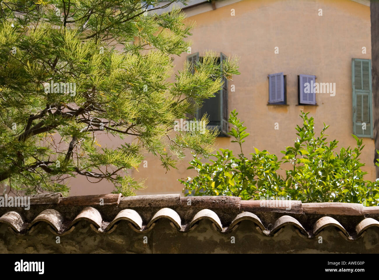 House old tiled roof hi-res stock photography and images - Alamy