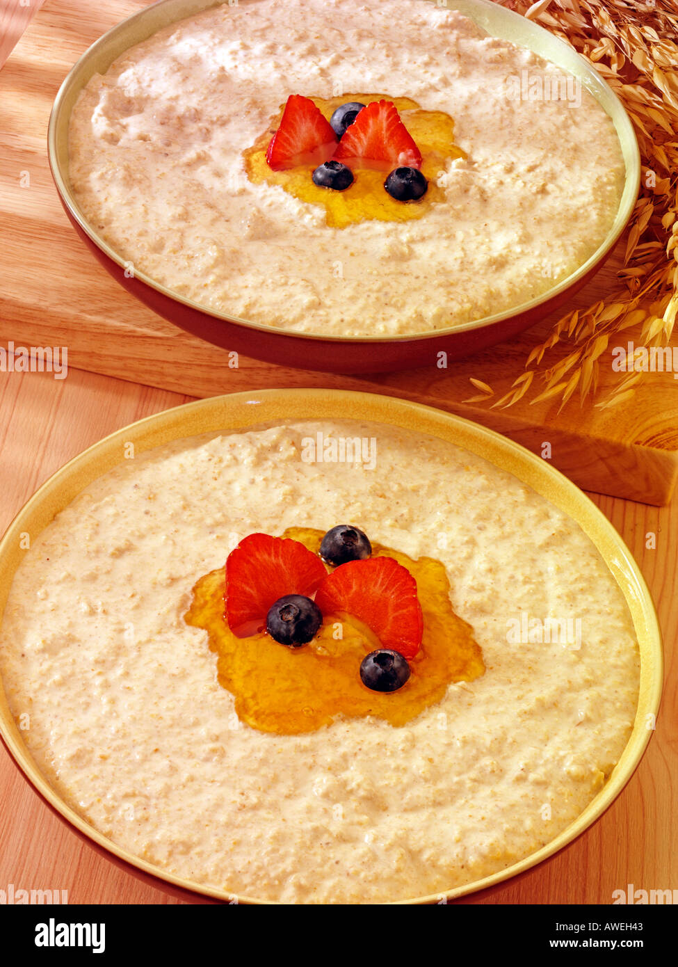 Two bowls of porridge hot hi-res stock photography and images - Alamy