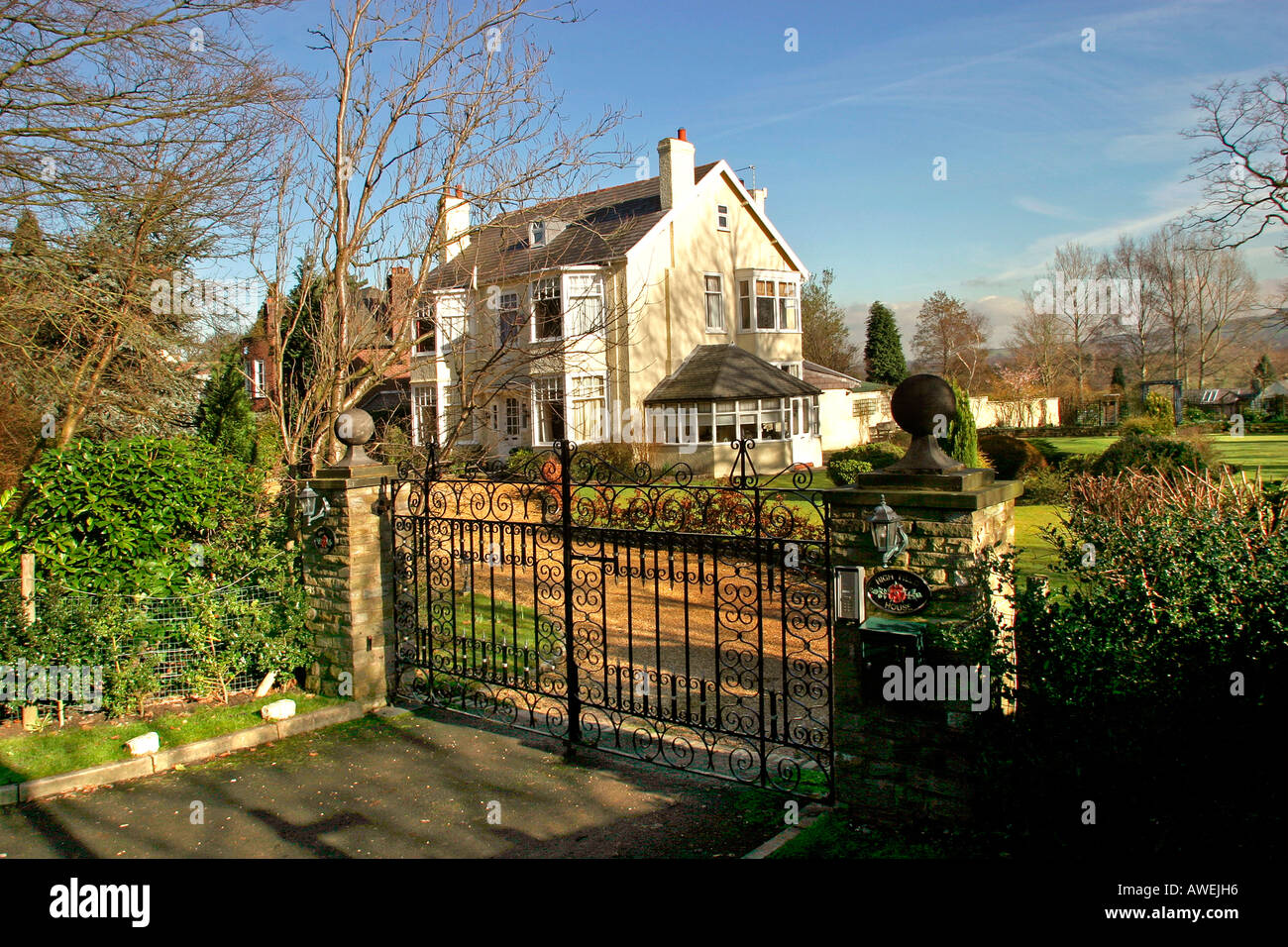 Gated community uk hi-res stock photography and images - Alamy