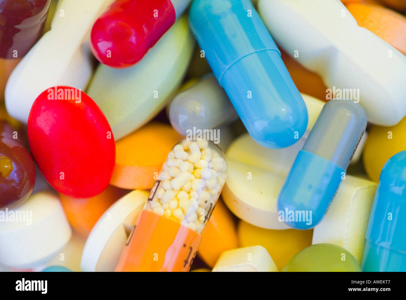 Assortment pills tablets capsules hi-res stock photography and images ...