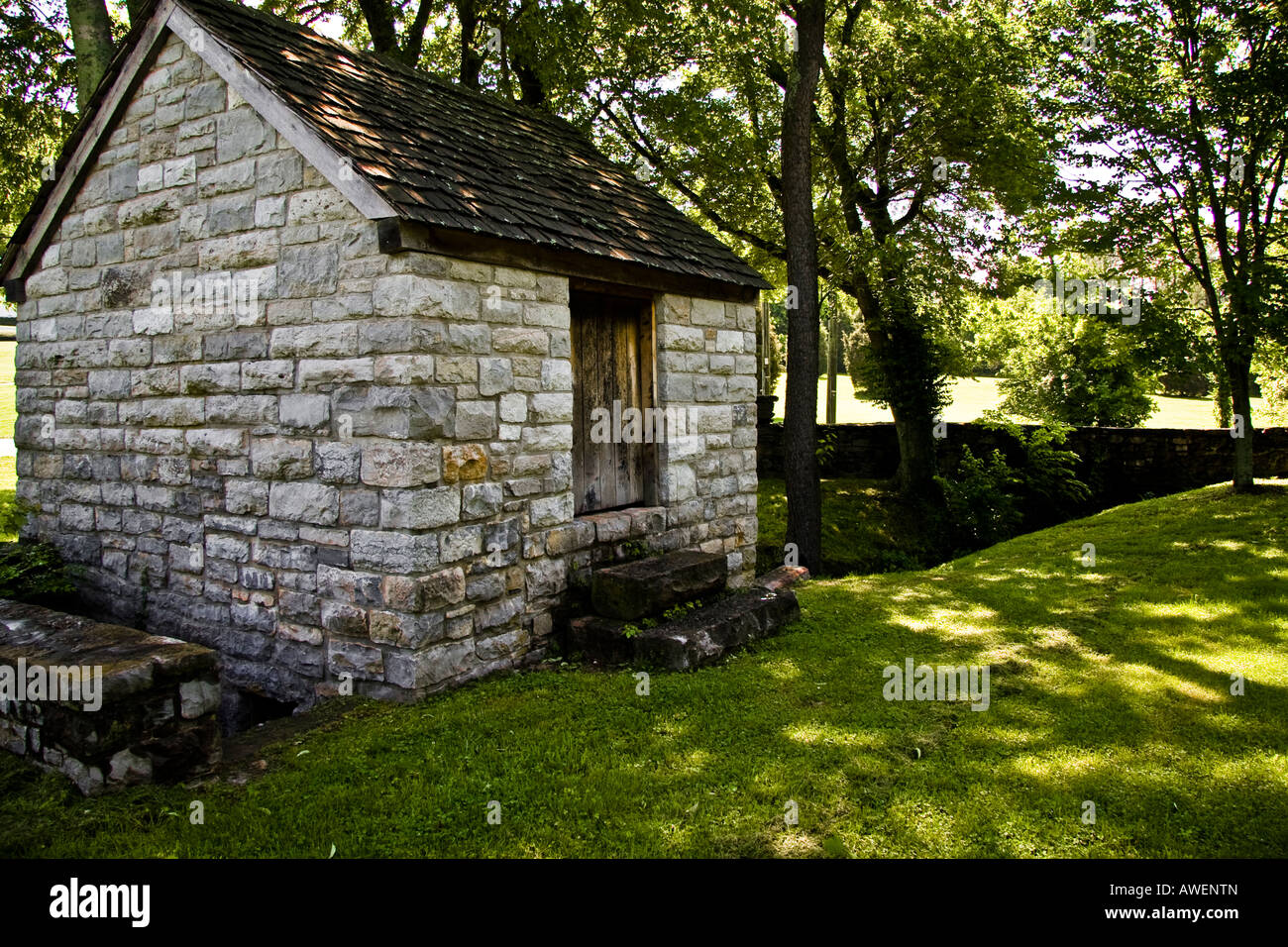 Old country pumphouse hi-res stock photography and images - Alamy