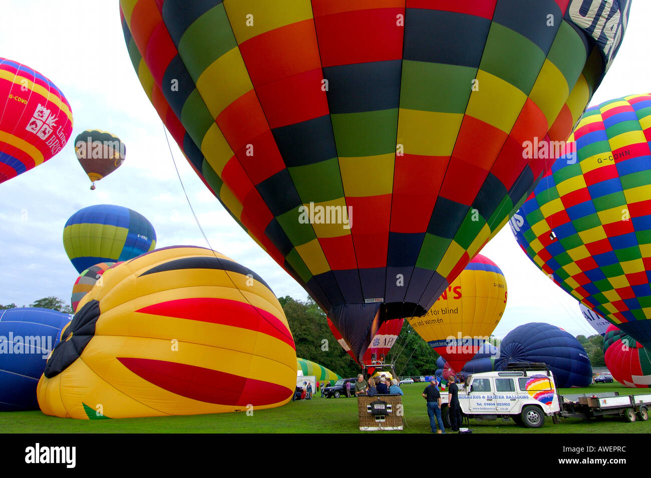Masses loads many balloons hi-res stock photography and images - Alamy