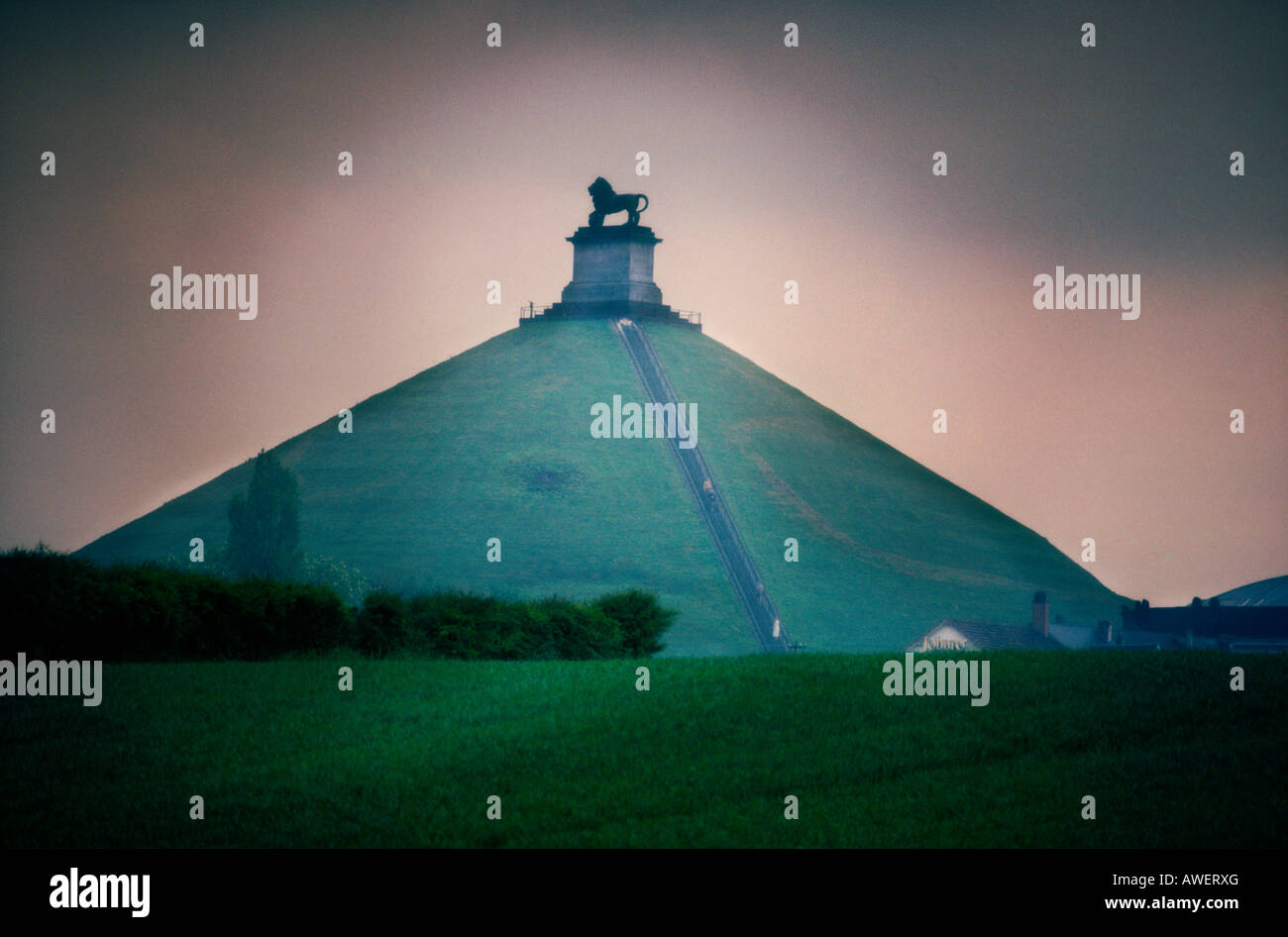 Statue on top of mound to commemorate the place of The Battle of ...