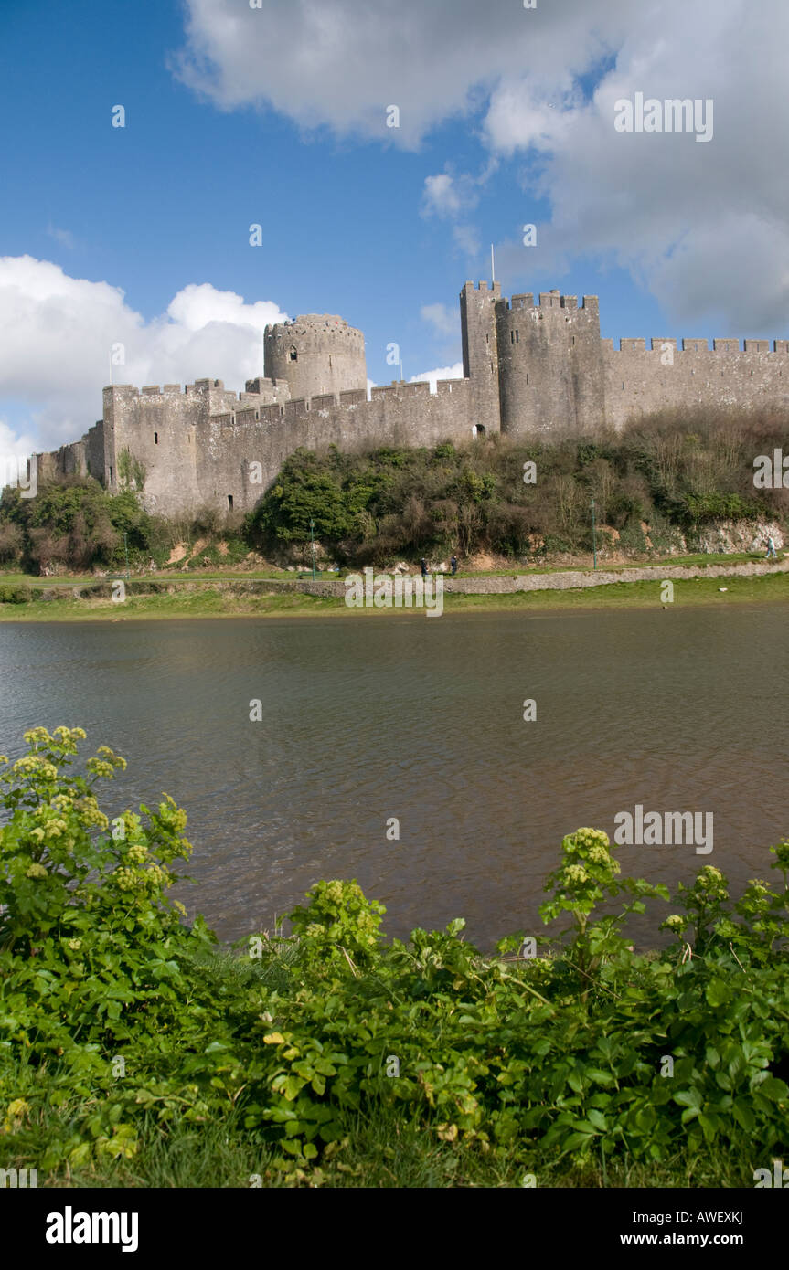 Pembroke castle ruins pembrokeshire hi-res stock photography and images ...