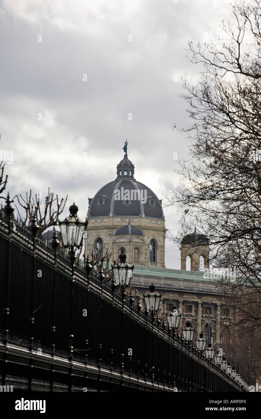 Street lamps vienna hi-res stock photography and images - Alamy