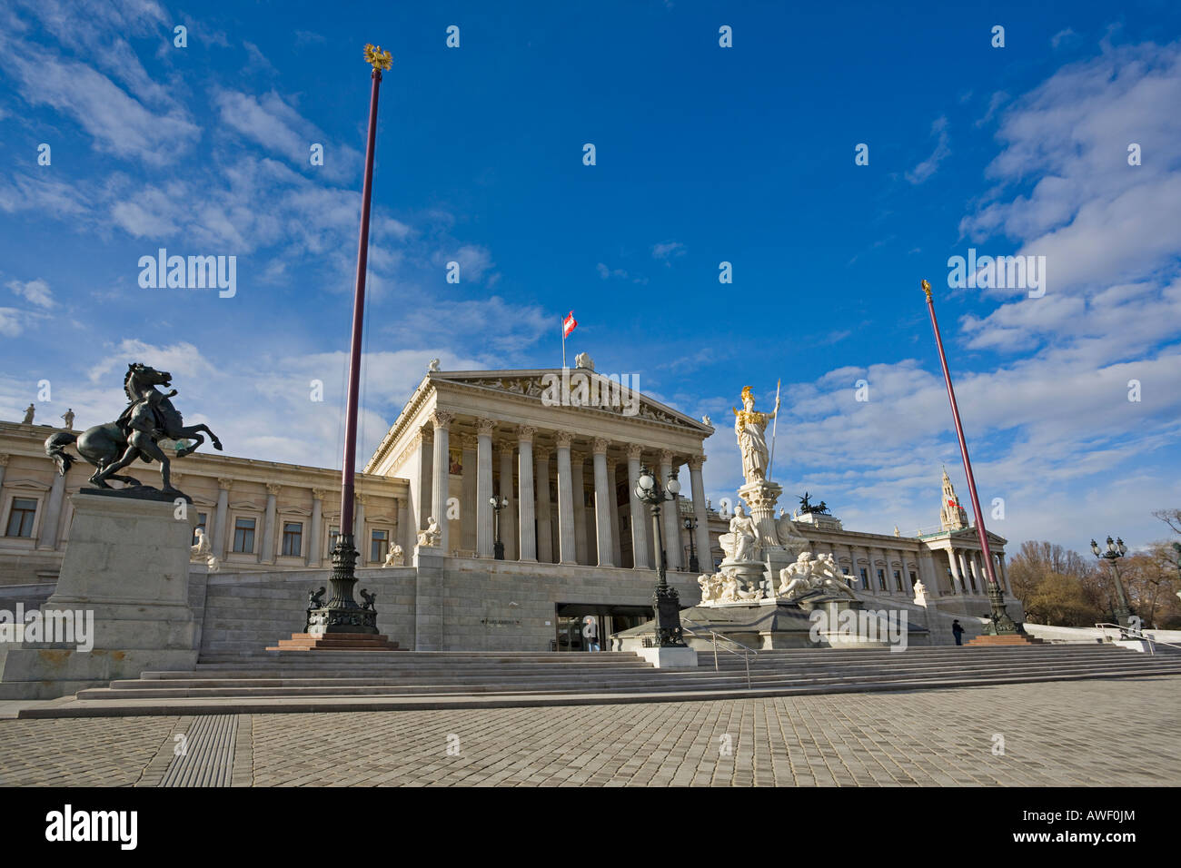 Athena statue in front of the parliament building, Vienna, Austria ...