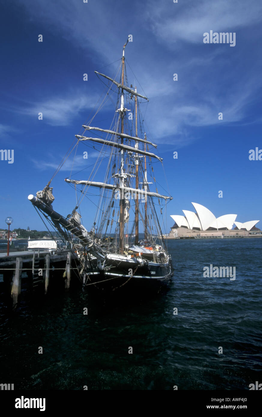 Captain cook s ship hi-res stock photography and images - Alamy