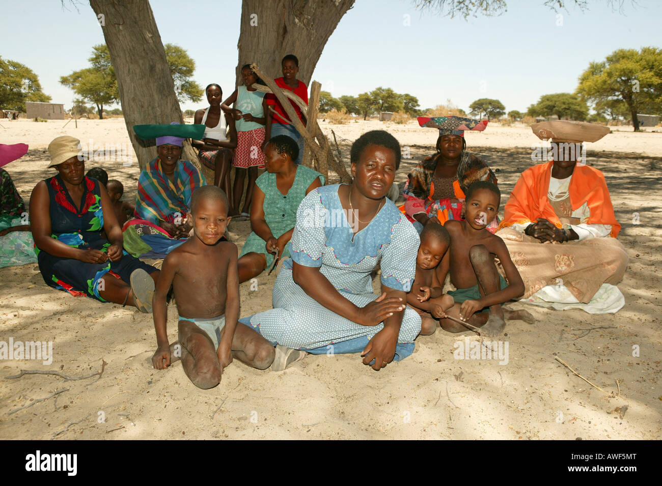 Group people sitting under tree africa hi-res stock photography and images - Alamy
