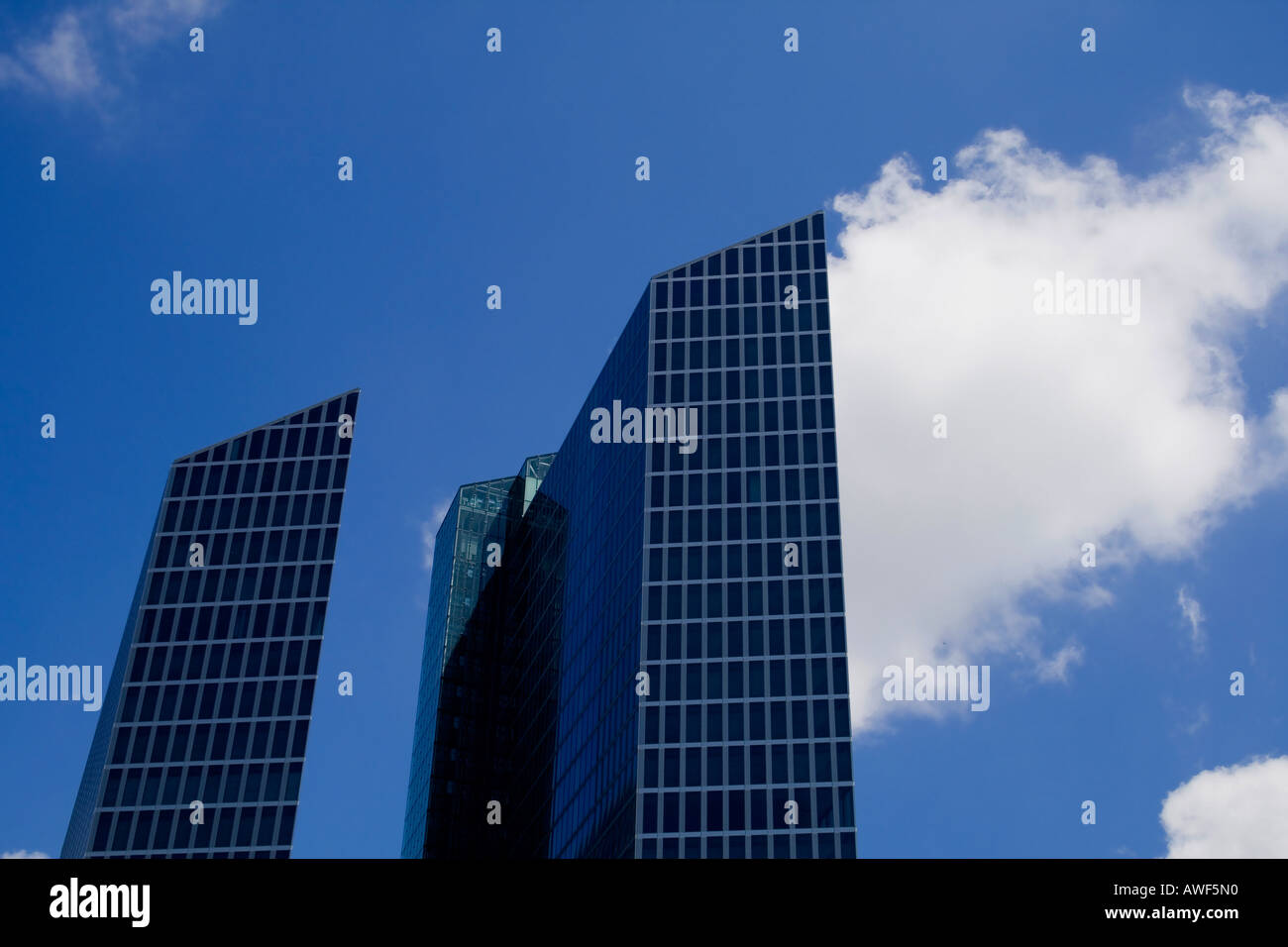 Skyline plaza building trade hi-res stock photography and images - Alamy