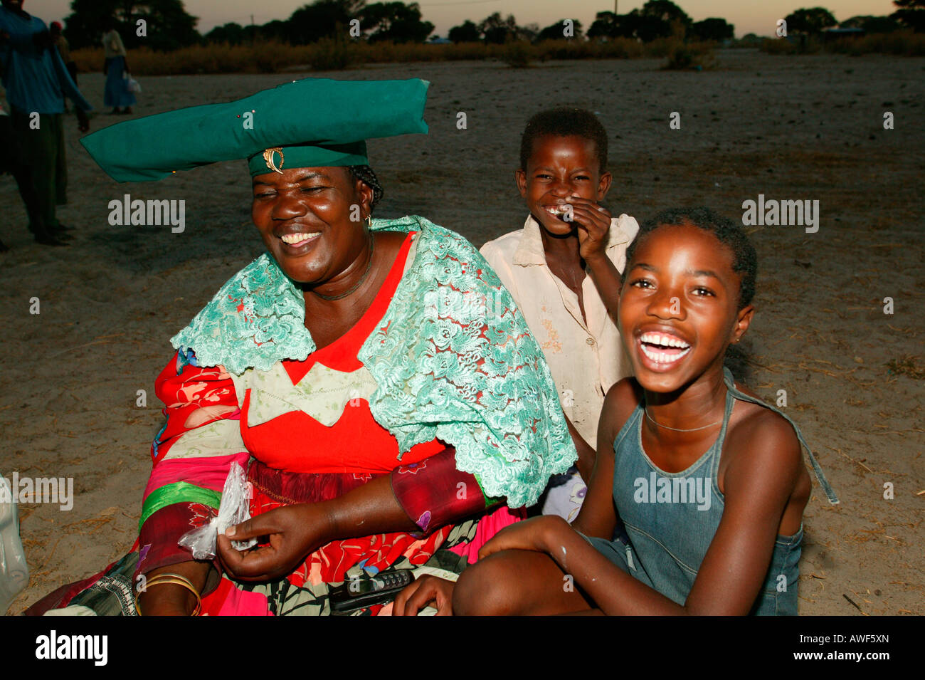 Community women hi-res stock photography and images - Alamy