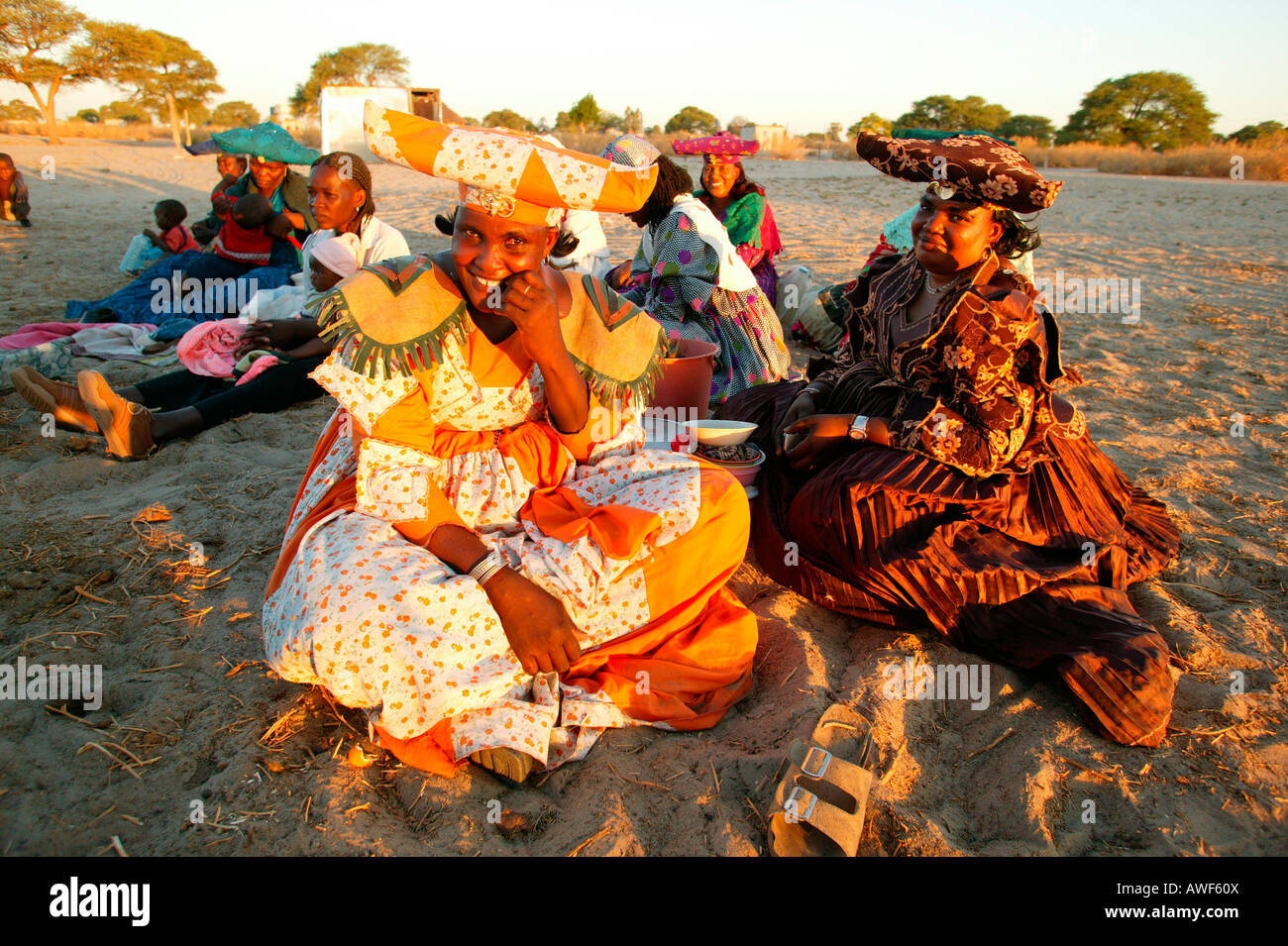 Group people sitting under tree africa hi-res stock photography and ...