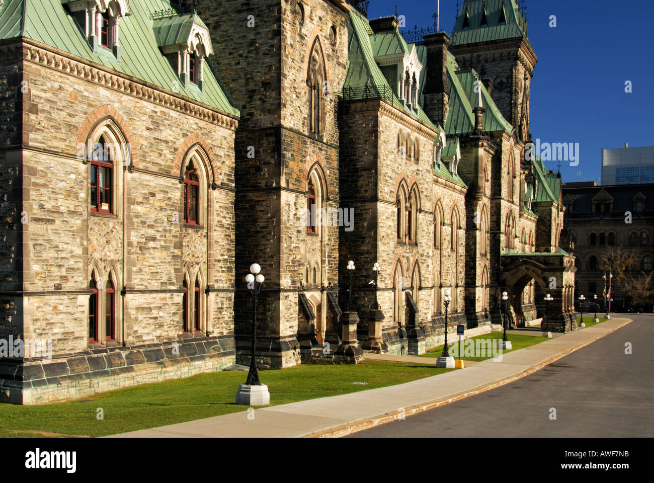 Facade parliament building quebec hi-res stock photography and images ...