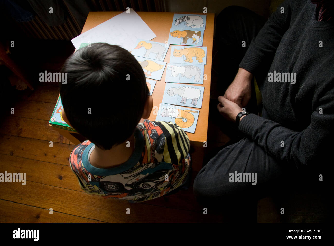 Child doing jigsaw hi-res stock photography and images - Alamy