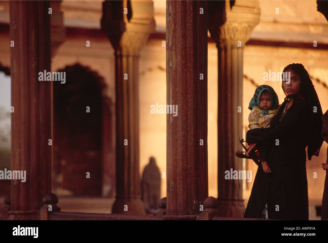 Delhi India Jama Masjid Mosque Young Woman and Child Stock Photo - Alamy