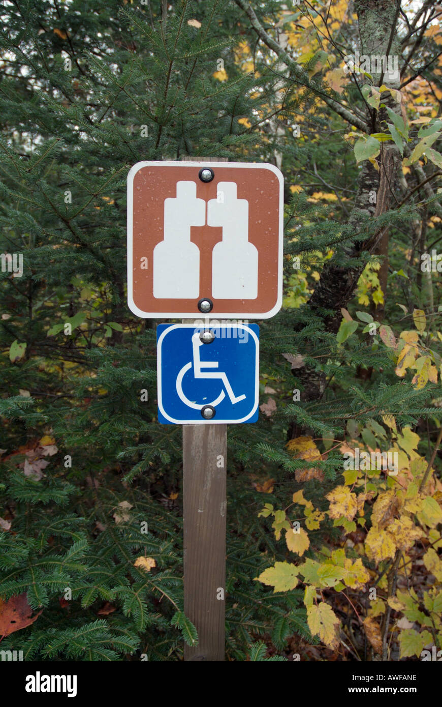 Handicap viewing area sign on Zealand Road located in the White ...