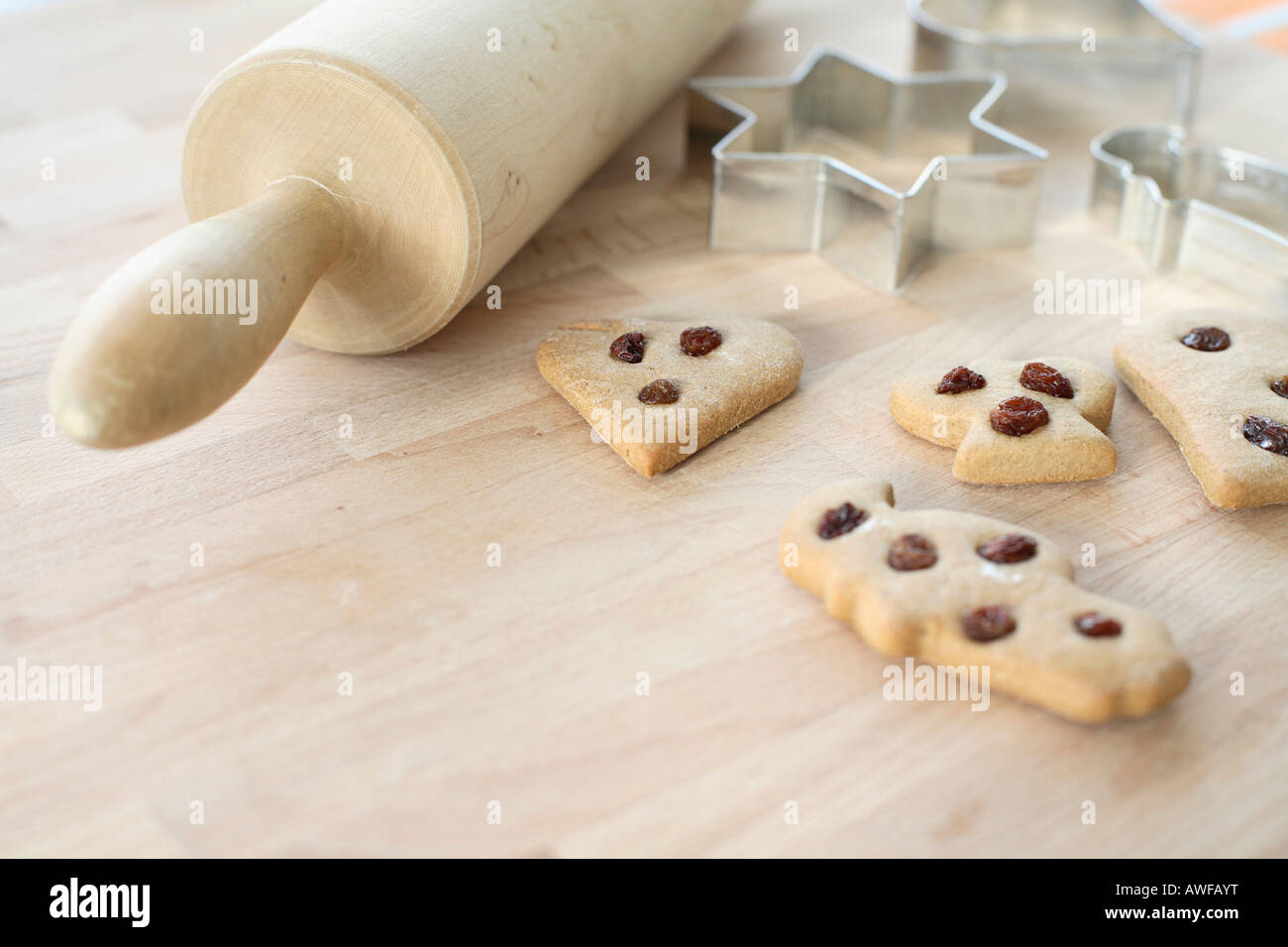 cookie cutter and rolling pin Stock Photo - Alamy