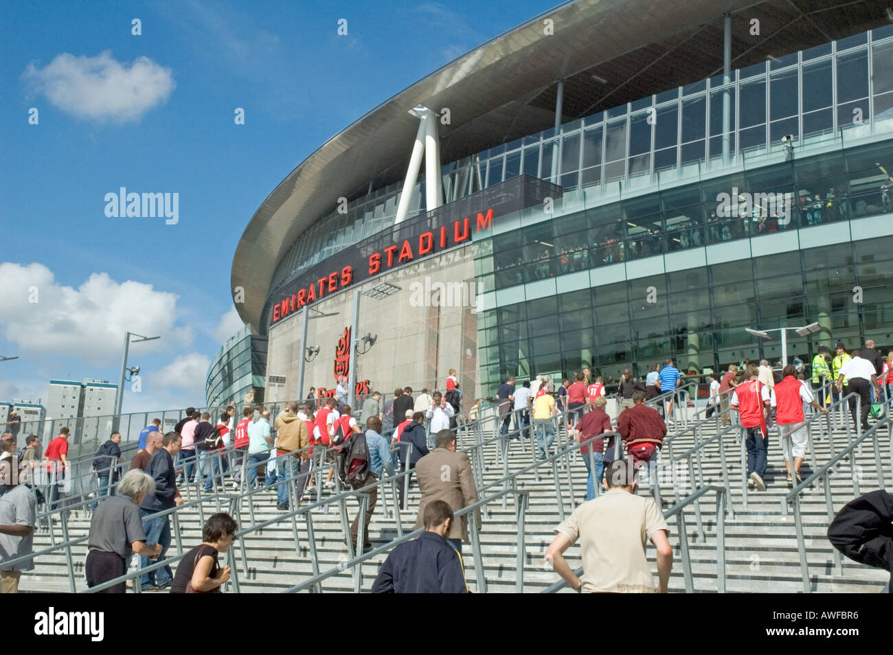Arsenal football stadium crowd hi-res stock photography and images - Alamy