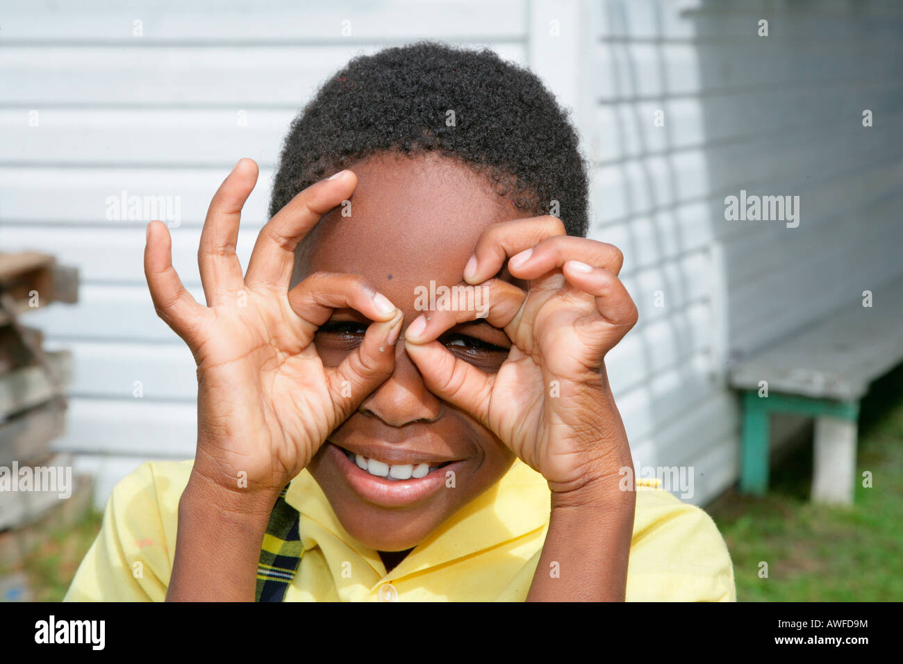 Fingers around eyes hi-res stock photography and images - Alamy