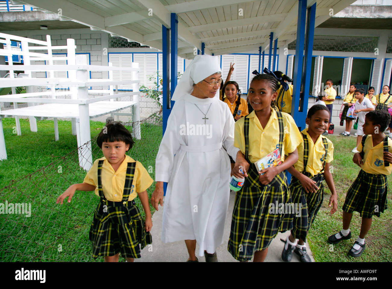 Nun nuns convent hi-res stock photography and images - Alamy