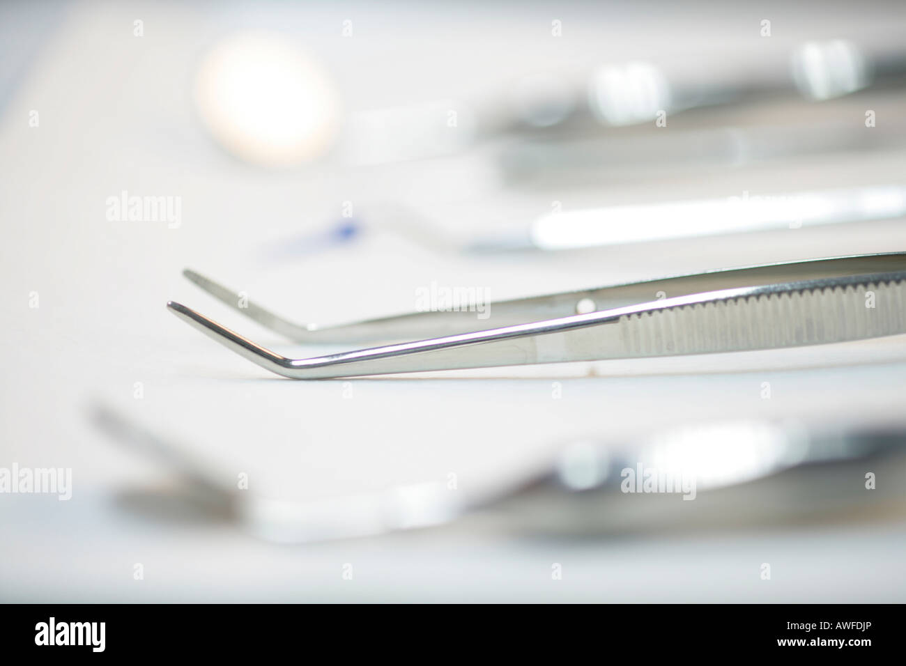 Dentist cutlery hi-res stock photography and images - Alamy