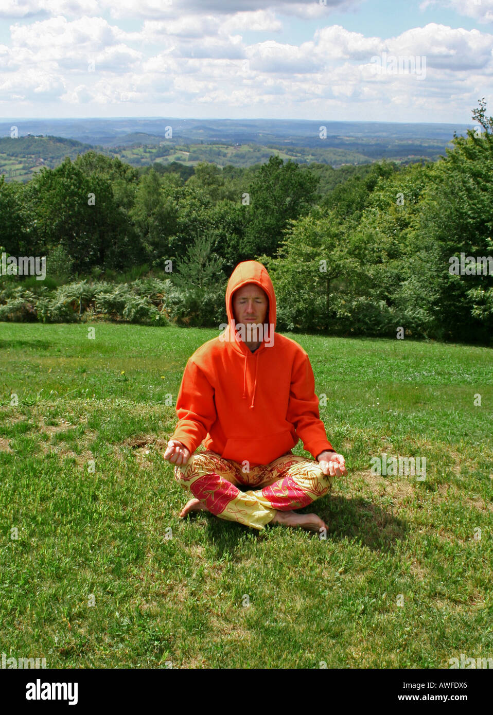 Yoga on hill hi-res stock photography and images - Alamy