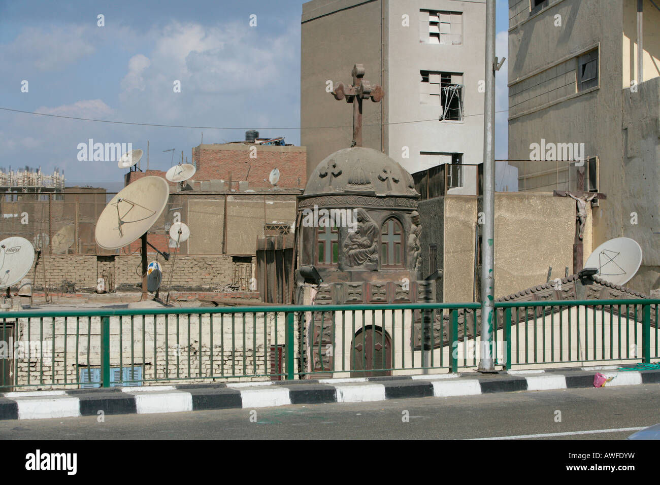 Expressway and buildings hi-res stock photography and images - Alamy
