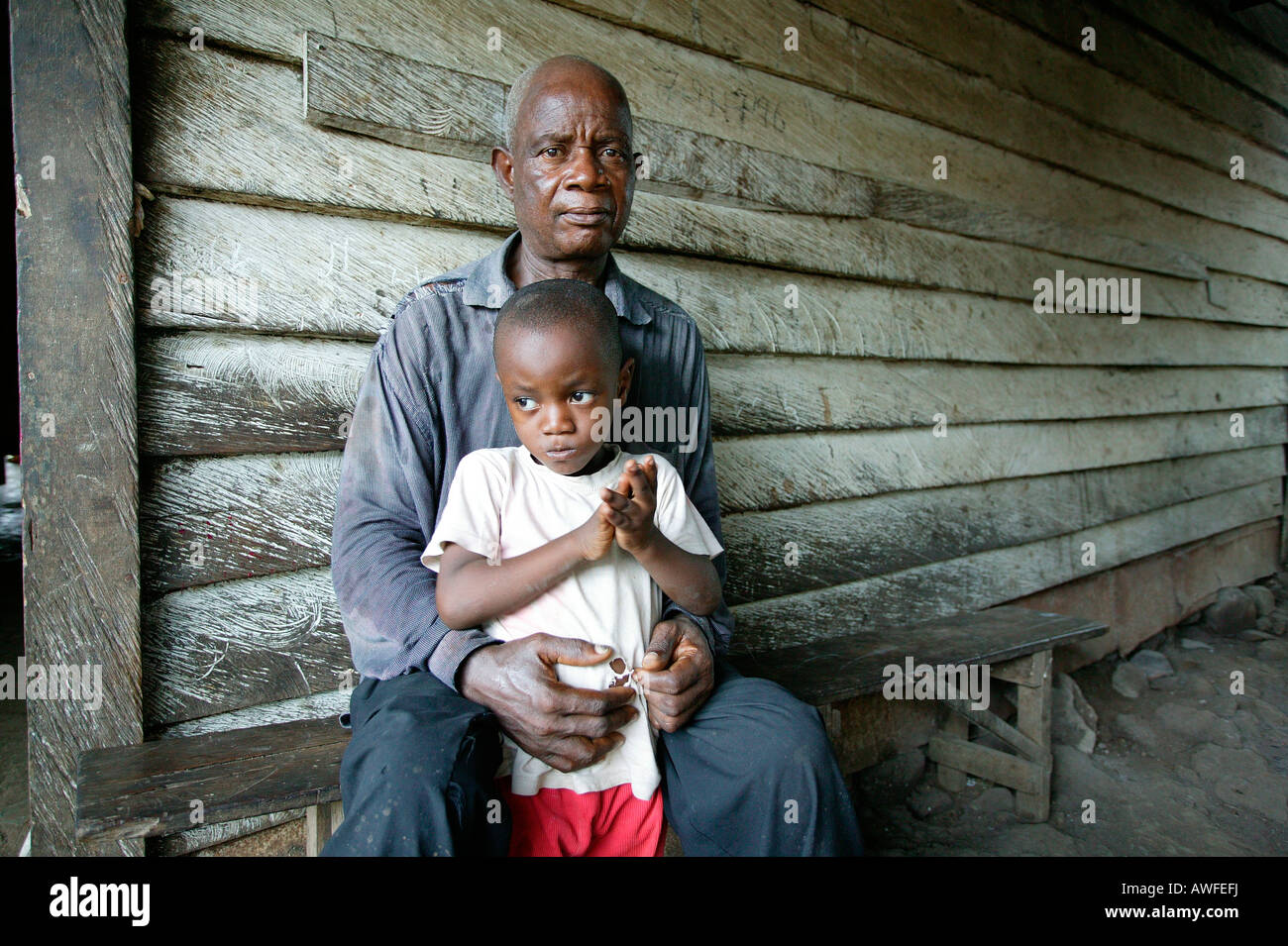 Grandfather grandson africa hi-res stock photography and images - Alamy