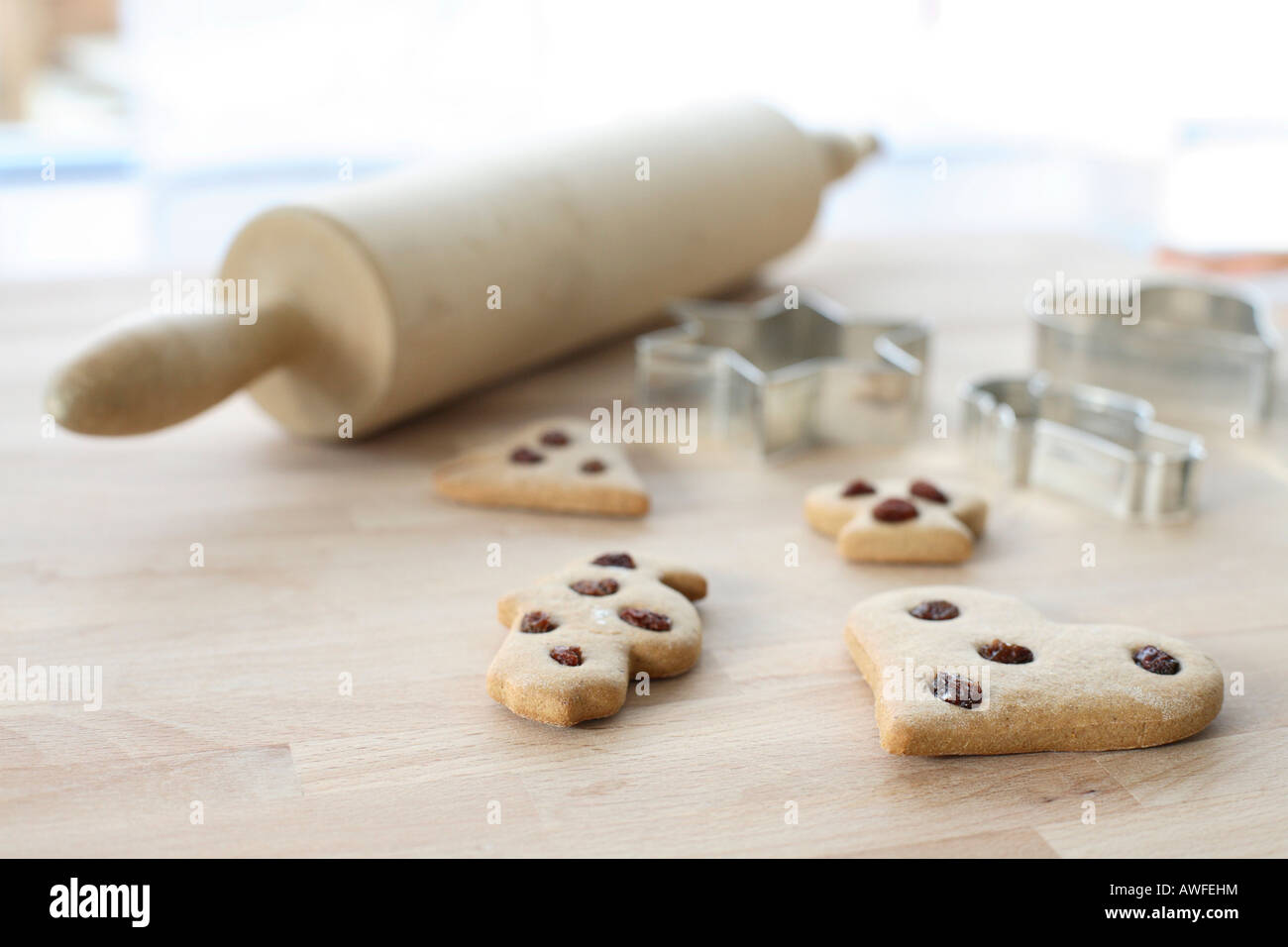 cookie cutter and rolling pin Stock Photo - Alamy