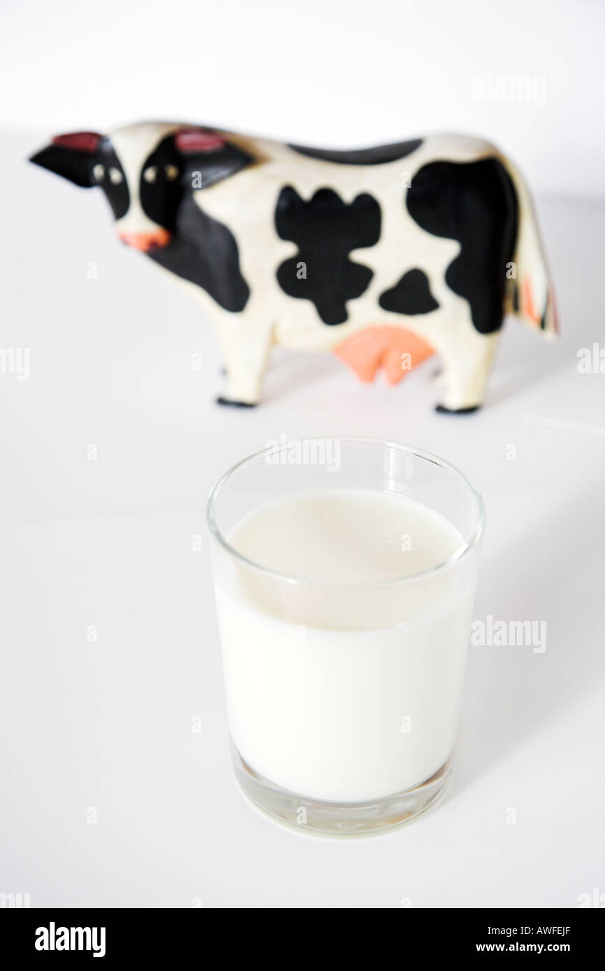 Wooden toy cow and a glass of fresh semi skimmed milk Stock Photo - Alamy