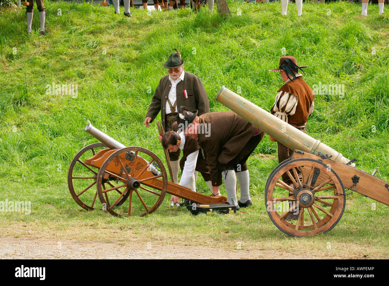 Old fashioned cannons hi-res stock photography and images - Alamy