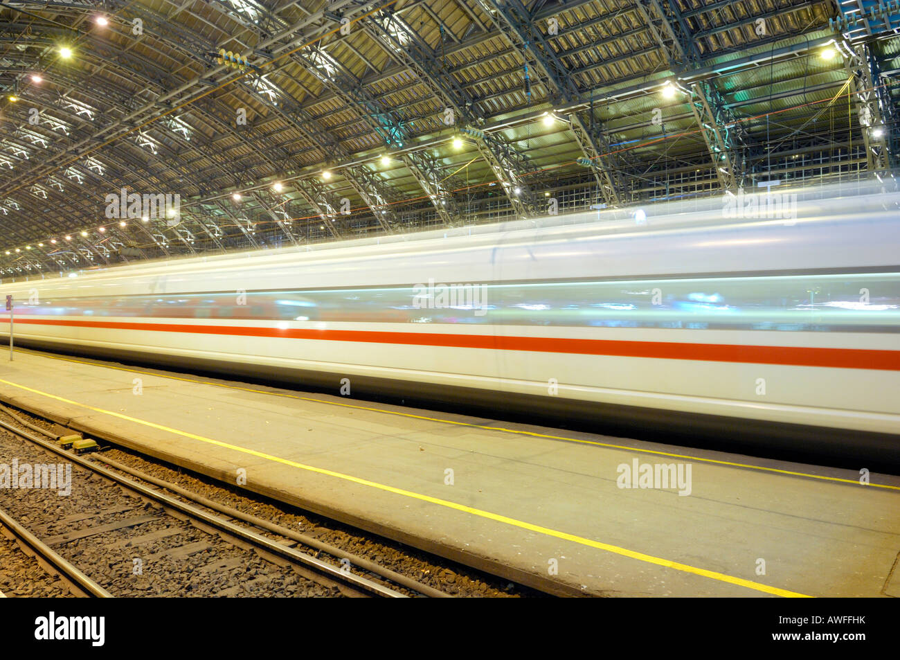 Cologne Central Station, railway station of Cologne, driving train ...