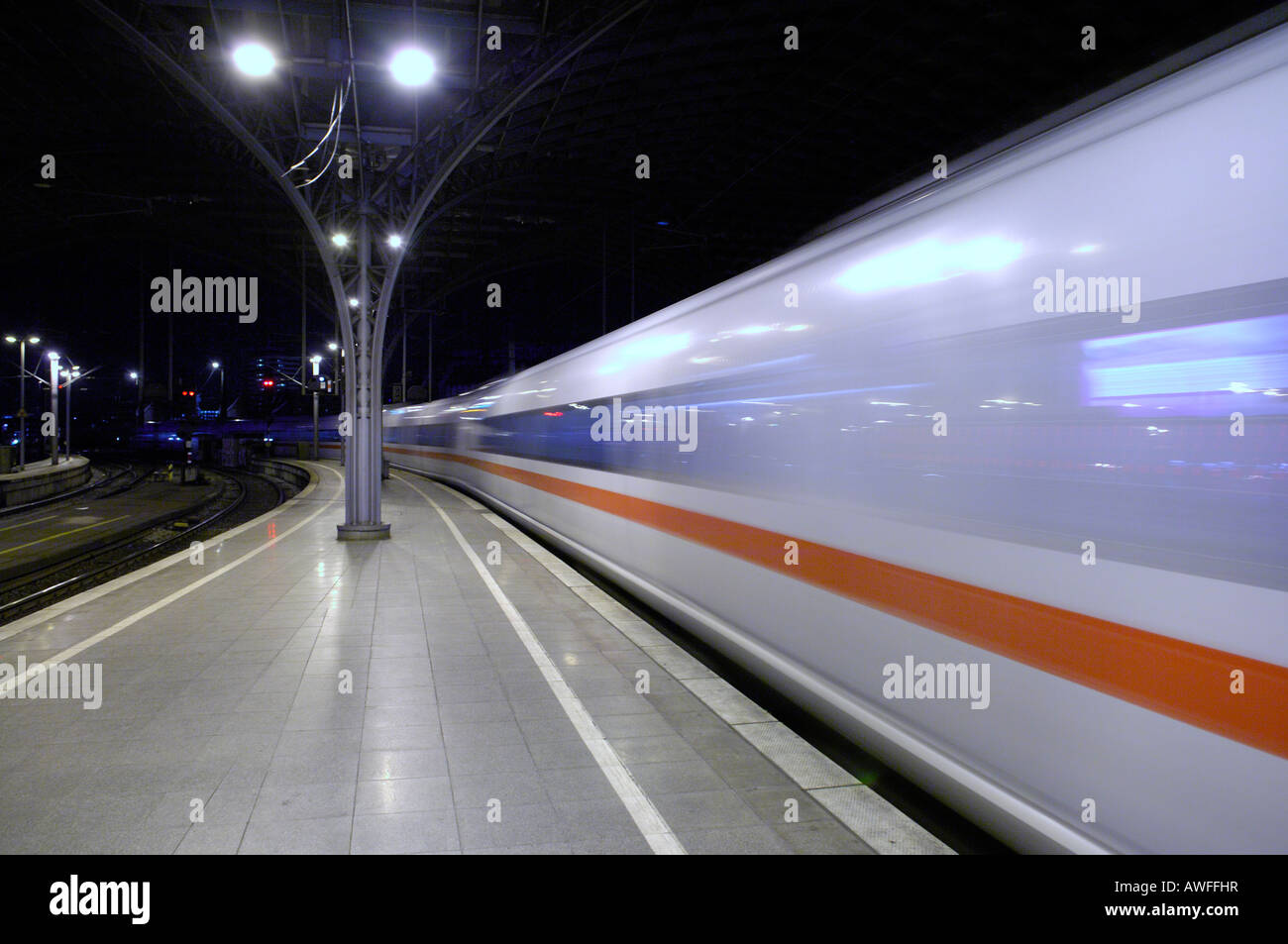 Cologne Central Station, railway station of Cologne, driving train ...