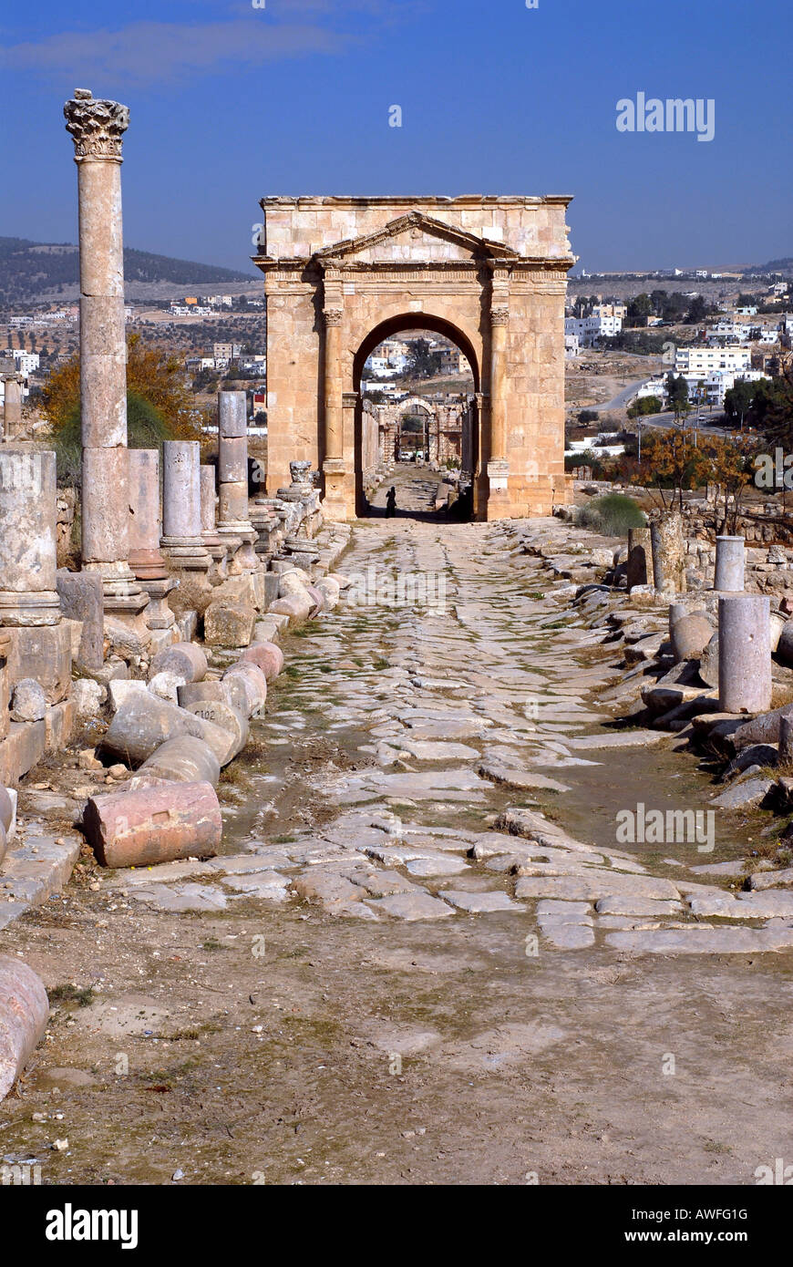 Cardo Maximus (main street) with triumphal arch, Jerash, the ancient ...