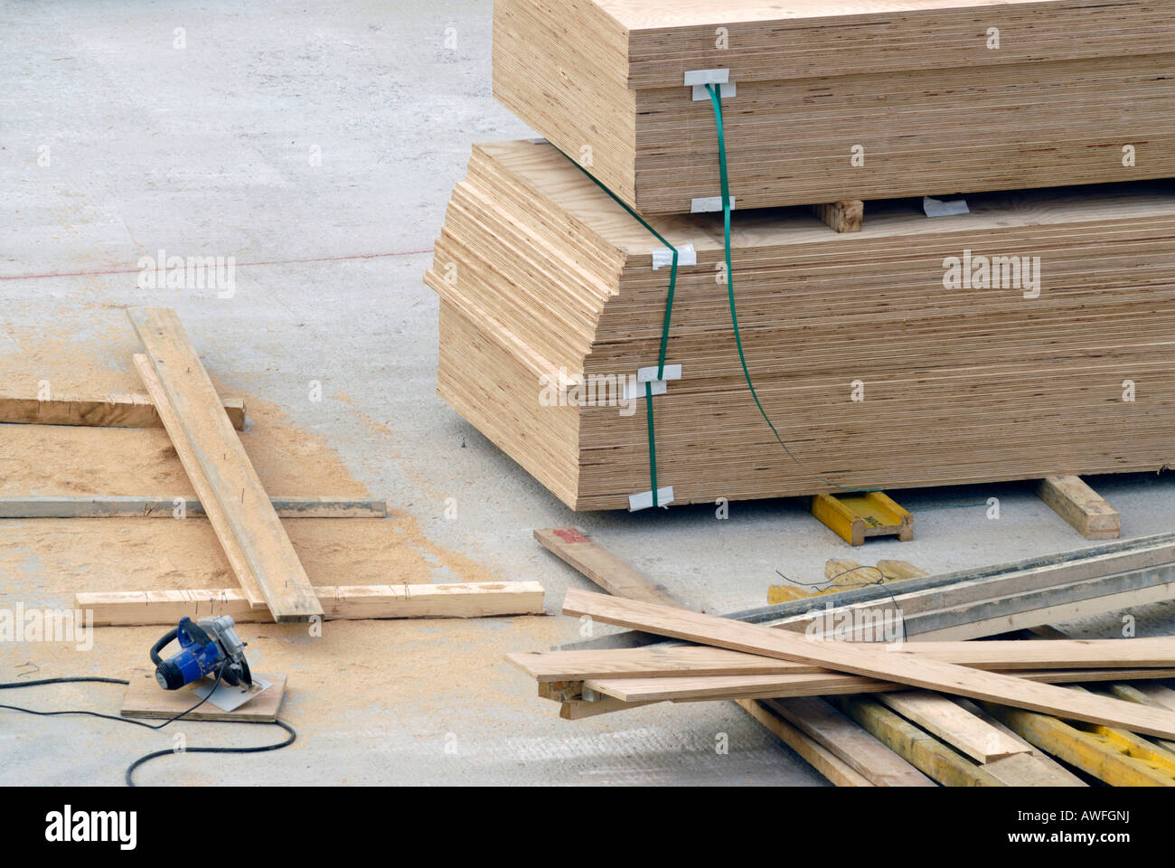 Holzplattenstapel hi-res stock photography and images - Alamy