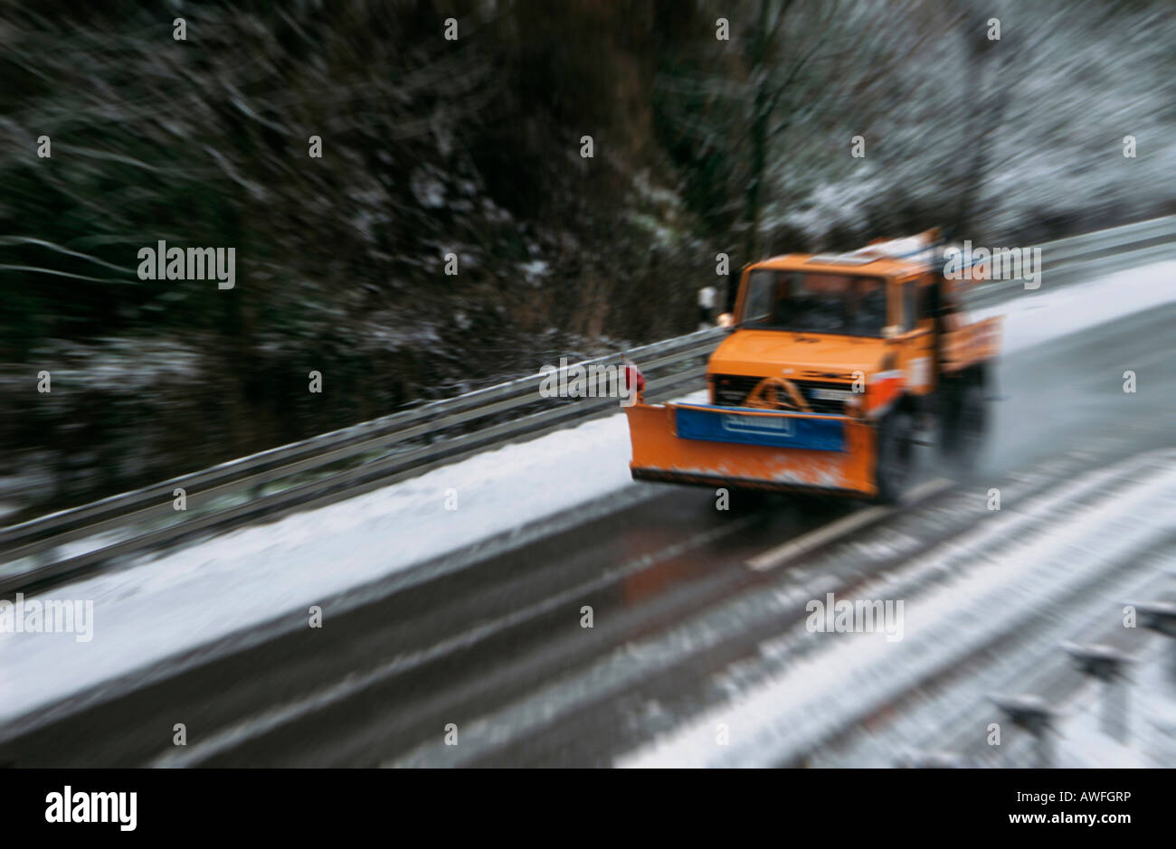 Highway maintenance vehicle hi-res stock photography and images - Alamy