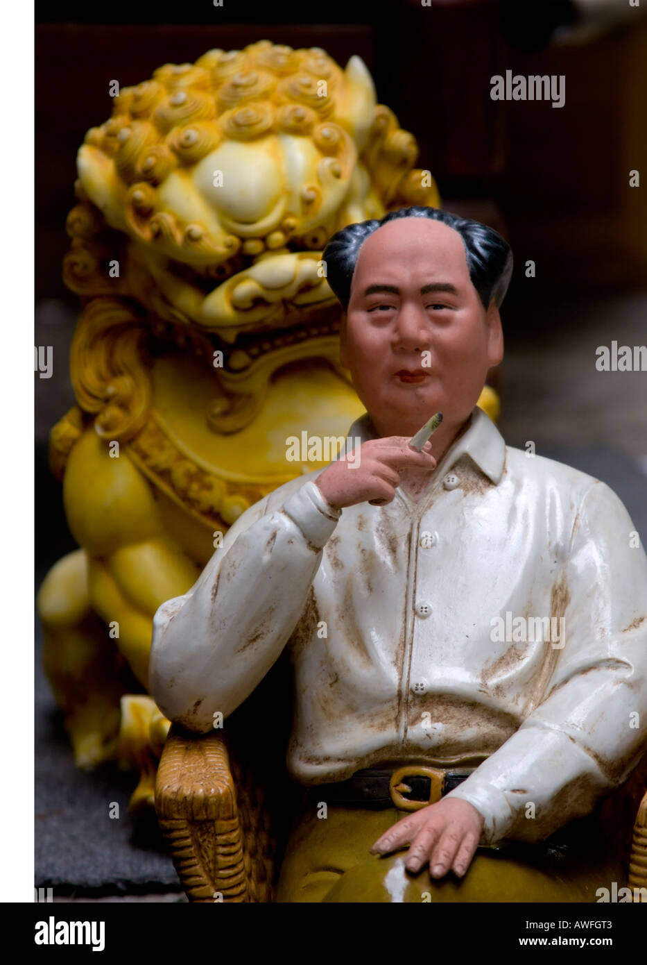 Chinese cultural revolution red book hi-res stock photography and ...