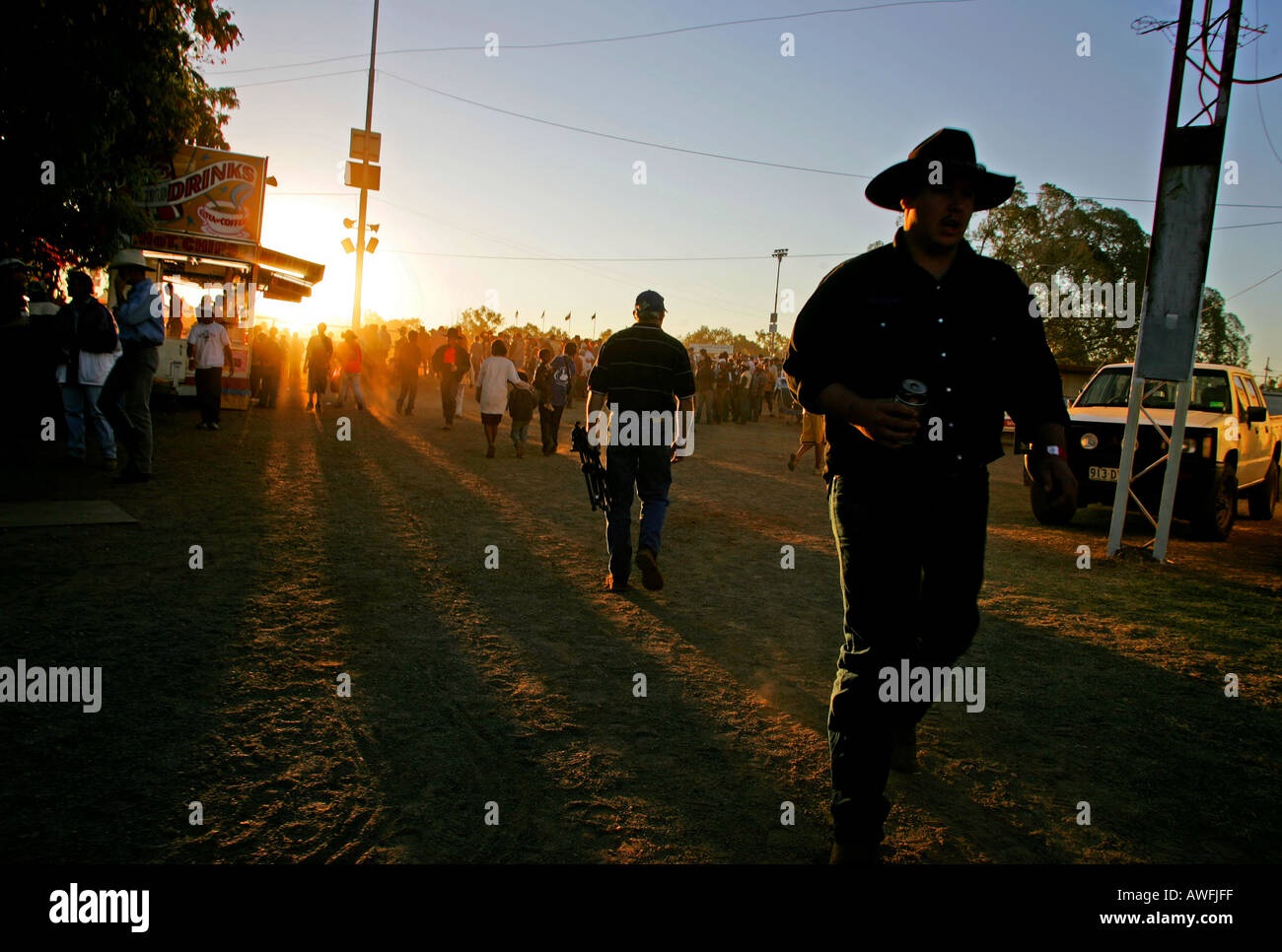 Bull riding mt isa rodeo hi-res stock photography and images - Alamy