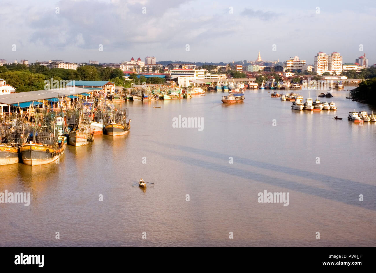 Rangoon river hi-res stock photography and images - Alamy