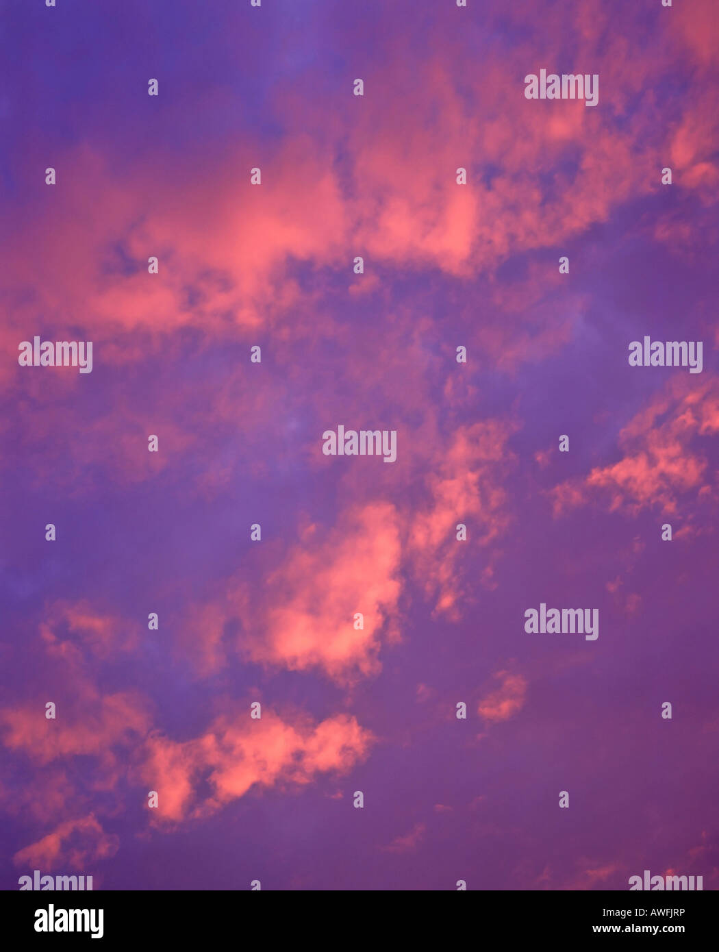 Pink clouds in sky hi-res stock photography and images - Alamy
