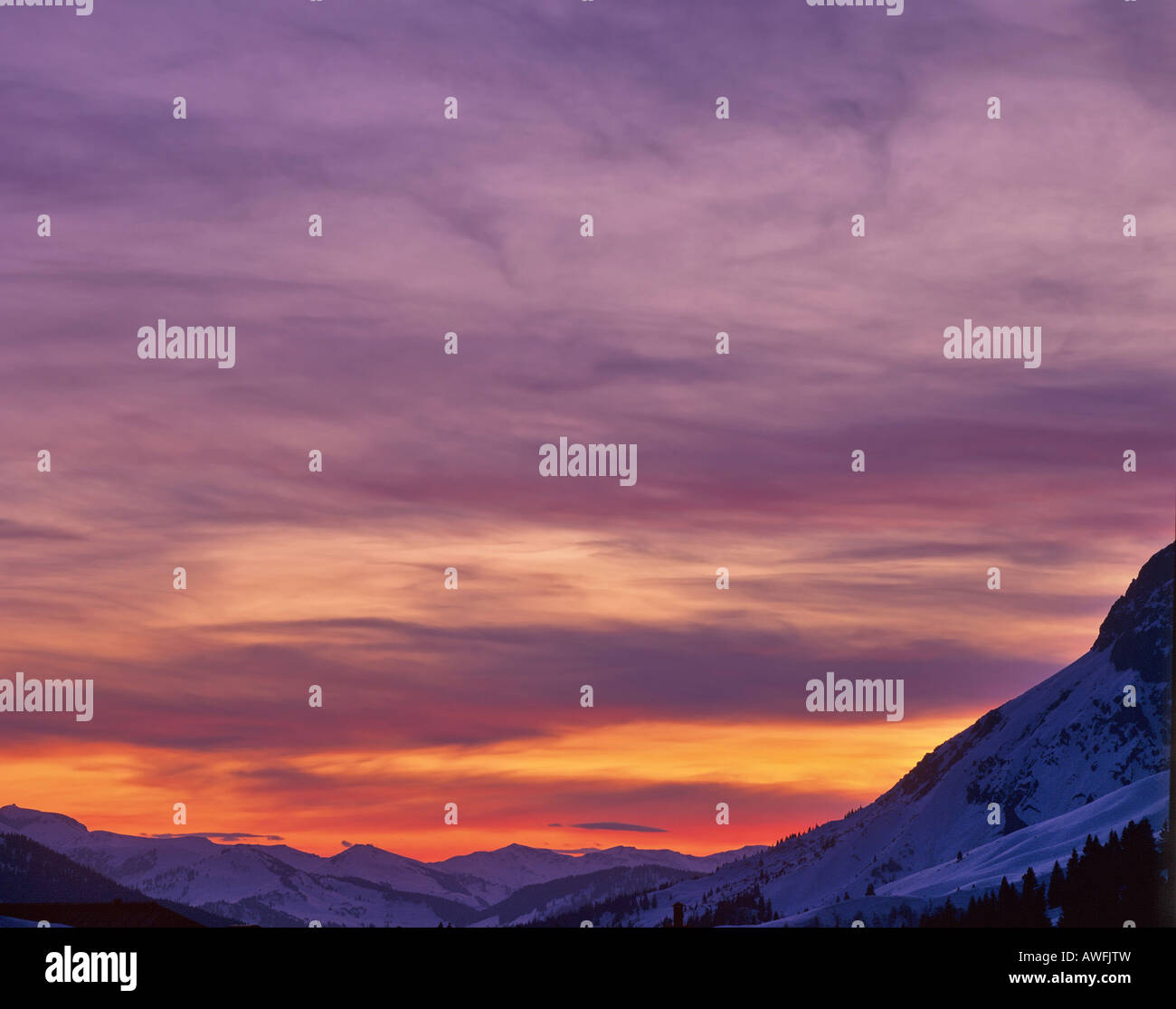 Bright panorama mountain ranges hi-res stock photography and images - Alamy