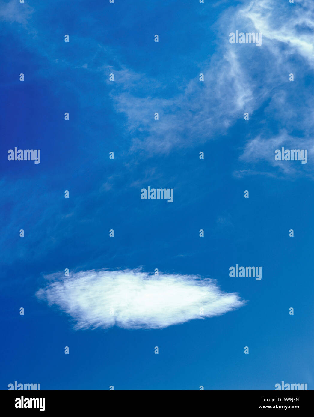 Cirrus cloud hi-res stock photography and images - Alamy