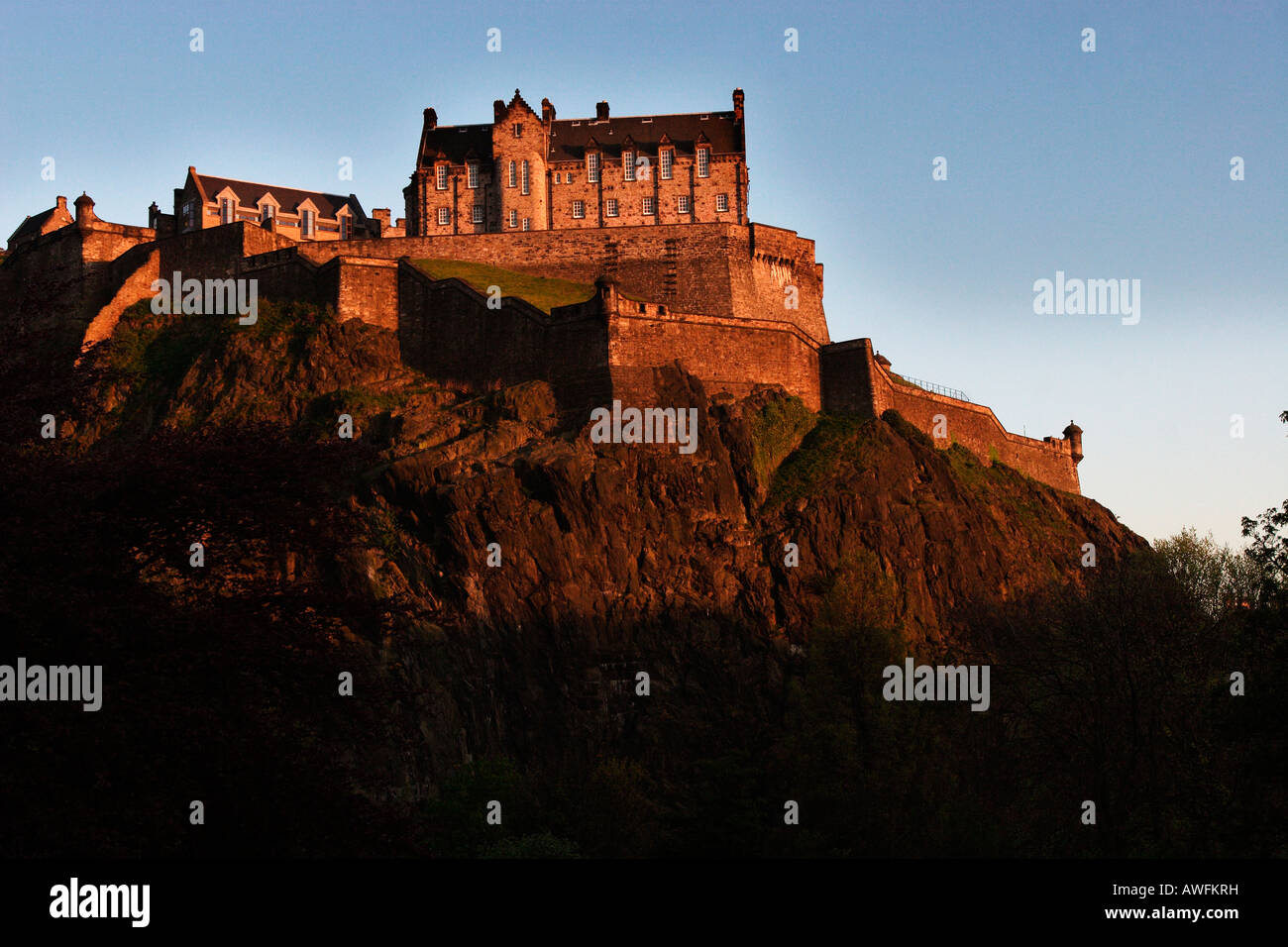 Edinburgh castle at sunset Stock Photo - Alamy