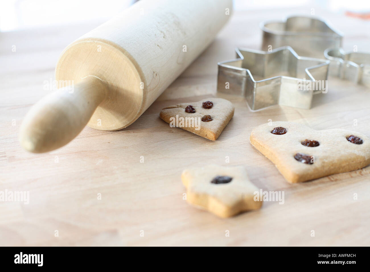 cookie cutter and rolling pin Stock Photo - Alamy