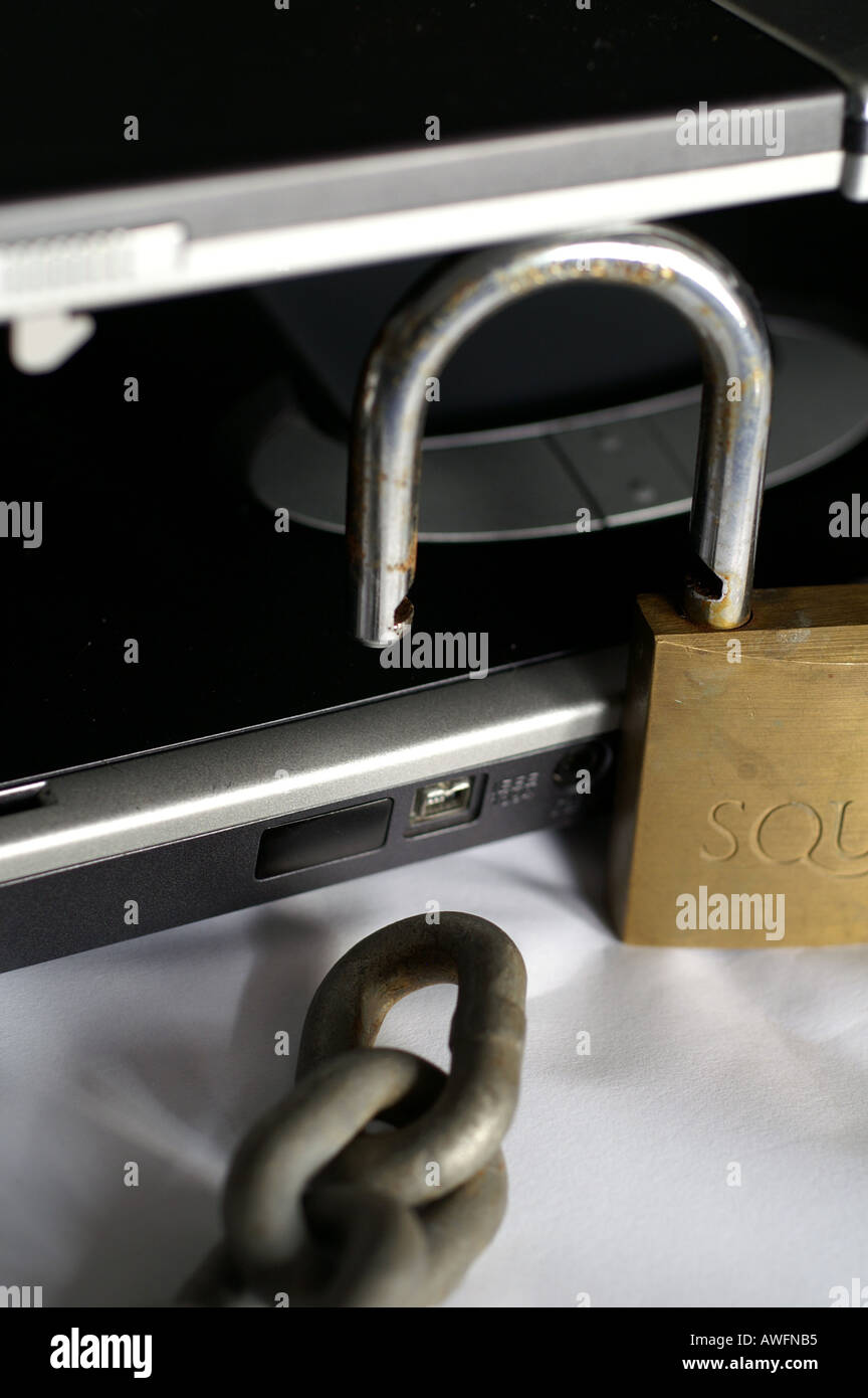 Insecure broken lock hi-res stock photography and images - Alamy