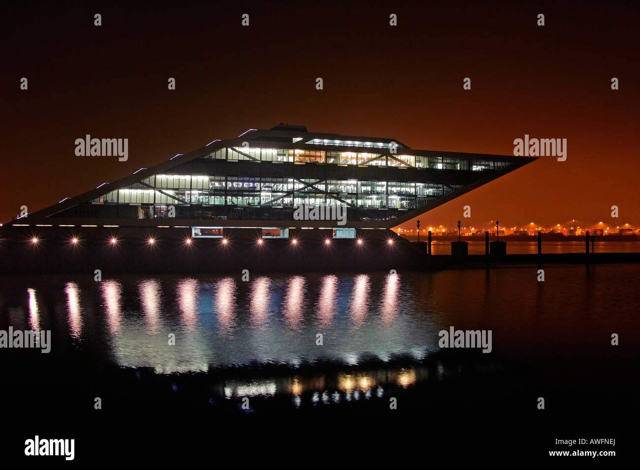 Modern office building Dockland at river Elbe - city of Hamburg ...