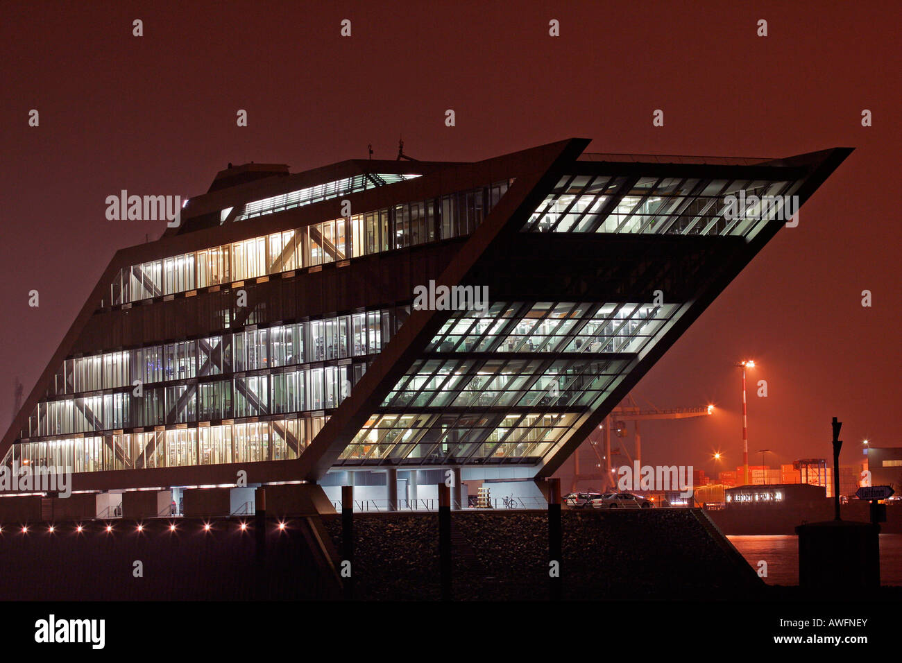Modern office building Dockland at river Elbe - city of Hamburg ...