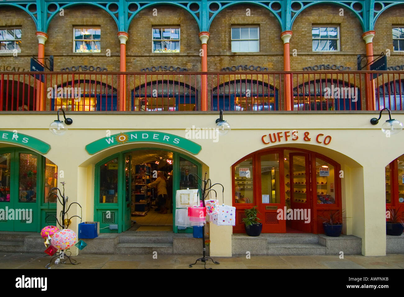 Shops in Londons Covent Garden Stock Photo - Alamy